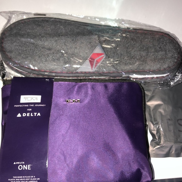 Tumi | Bags | Tumi Delta One Toiletry Bag Delta Slippers Delta Comfort ...